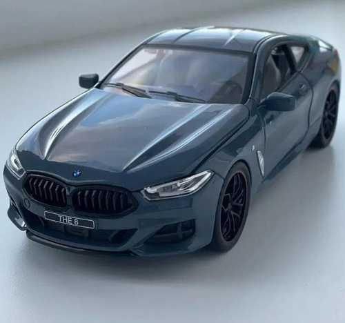 Модель Машинка BMW M8 Coupe 1/24