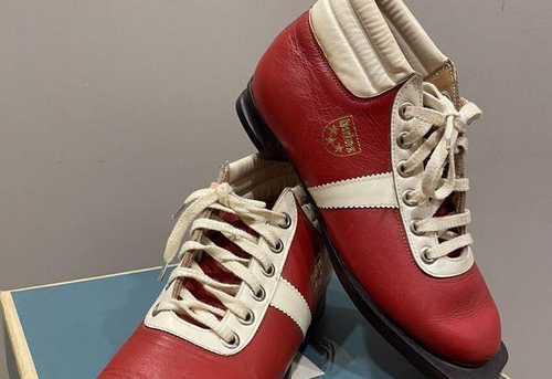 Винтажные женские лыжные ботинки Botas (1980-1985)