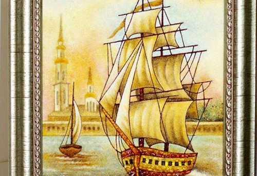 Картина из янтаря - Парусник на фоне Санкт-Петербу