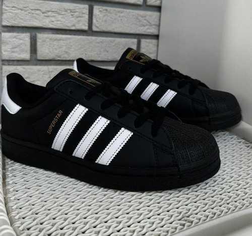 Adidas superstar