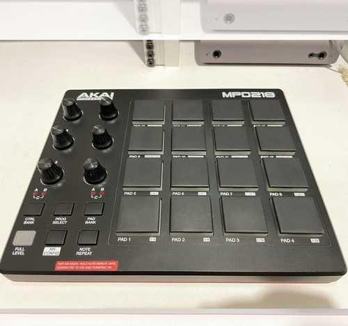 Midi контроллер Akai mpd218