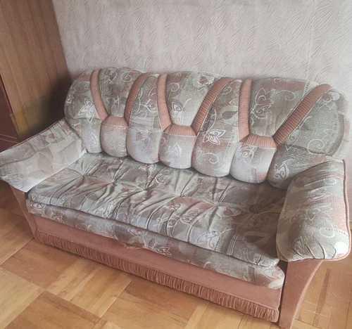 Отдаётся старая мебель