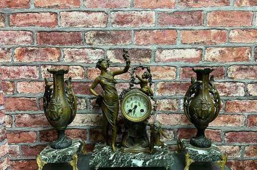 Антикварные часы с подсвечниками. 19 век
