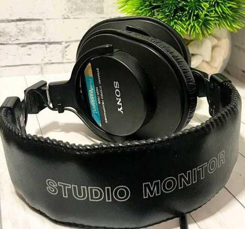 Студийные наушники Sony MDR-7506