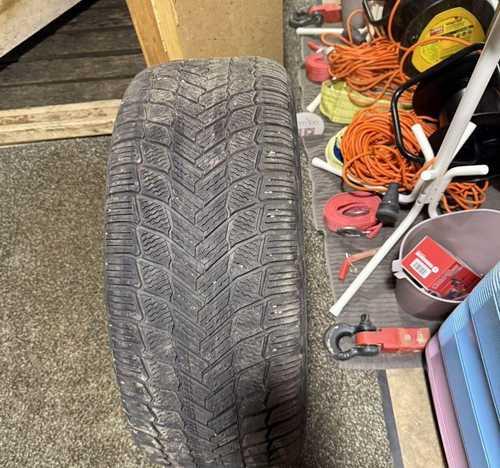 Pirelli Ice Zero 245/45 R19 102H