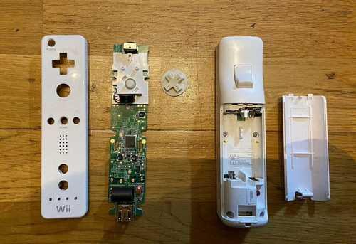Два контроллера nintendo wii remote на запчасти