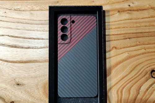 Чехол карбоновый красно-черный Samsung Galaxy S22