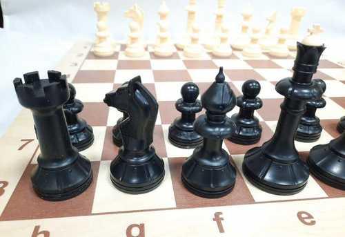 Шахматы большие с складной доской 43см
