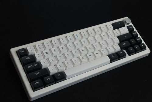 Кастомная клавиатура GMK67 NovelKeys x Kailh Cream