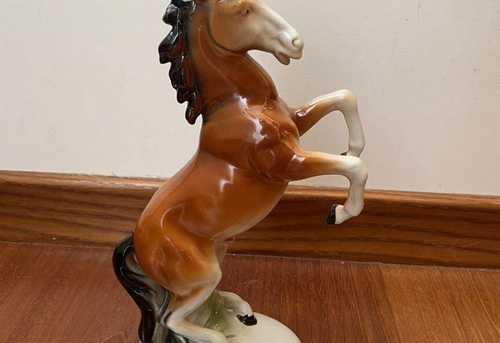 Фарфоровые статуэтки германия конь
