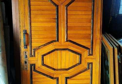 Дверь входная деревянная утепленная с коробкой
