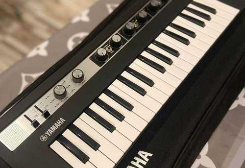 Yamaha Reface CP с оригинальным чехлом