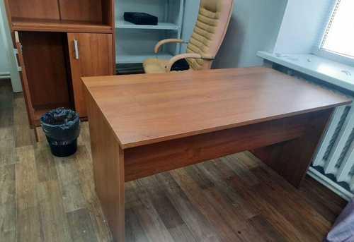Мебель для офиса столы бу (цвет орех)