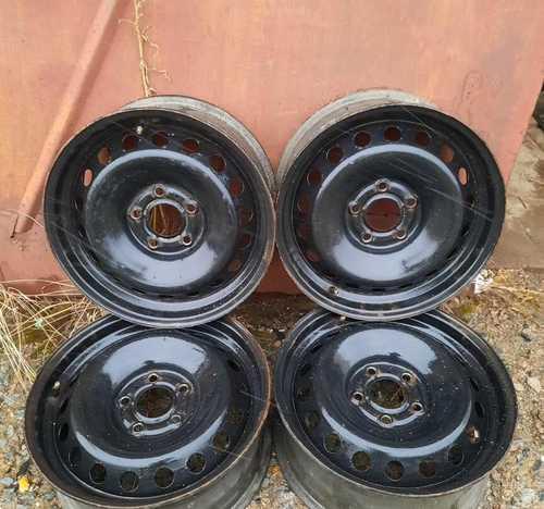 Диски R16 Nissan 5x114,3 ET40 цо 66.1