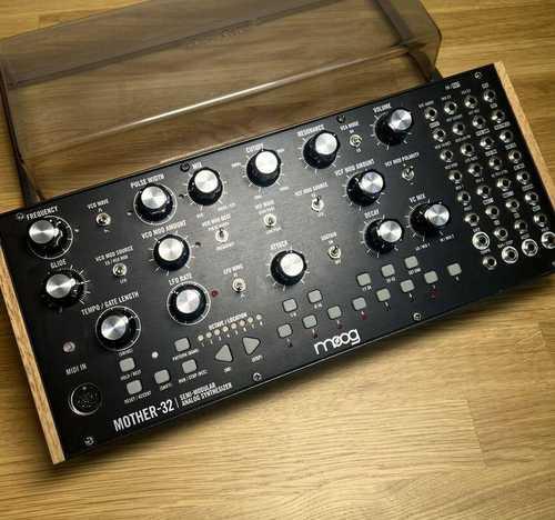 Moog mother 32