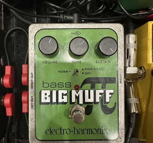 Big Muff bass Electro Harmonix(EHX) фузз