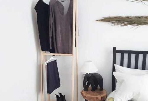 Вешалка для одежды напольная деревянная