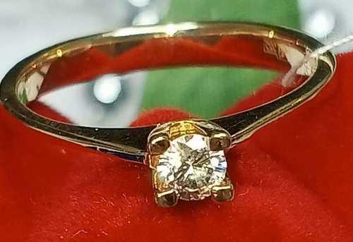 Лимонное золотое кольцо с бриллиантом 0,16 кт 16р