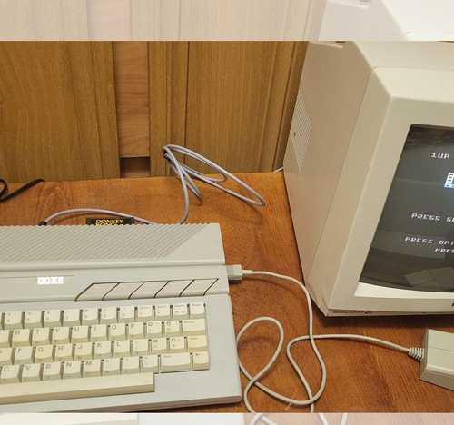 Atari 130XE ретро компьютер