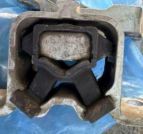 Опора правая веста cvt h4m