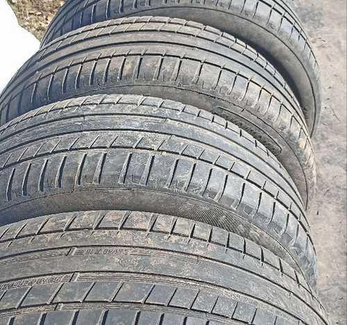 Kormoran Road Performance 215/60 R16 99V
