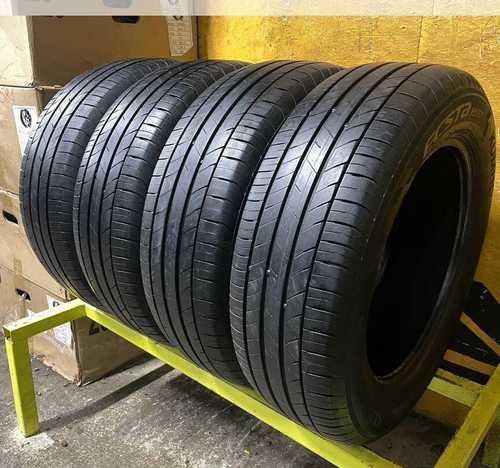 Kumho Ecsta HS52 215/60 R17