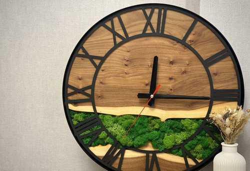 Часы лофт 40 см из дерева с мхом в офис