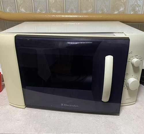 Микроволновка Electrolux