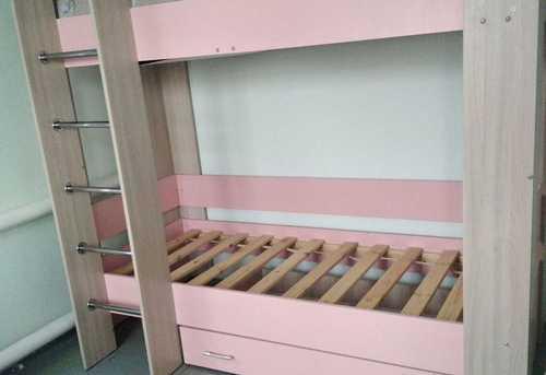 Двухъярусная кровать розовая без матраса для детей
