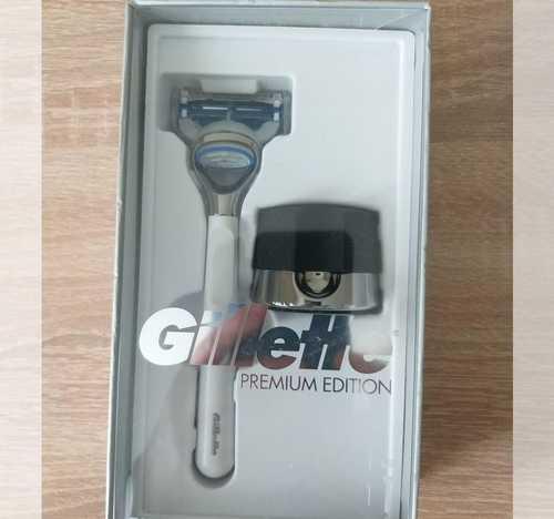 Gillette набор с подставкой скингард