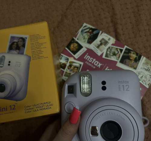 Пленочный фотоаппарат instax mini 12