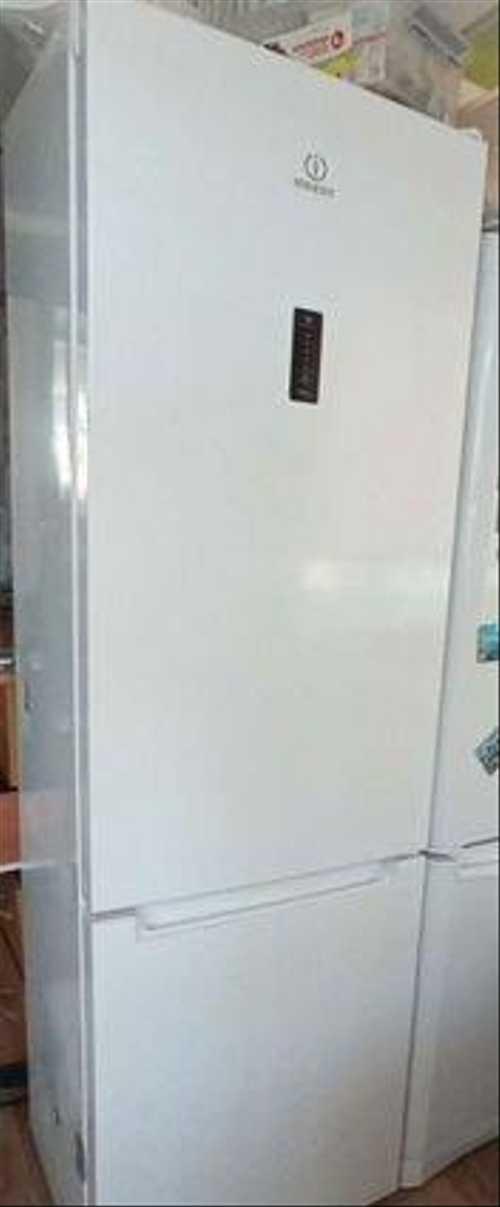Холодильник б/у indesit ITF 120W