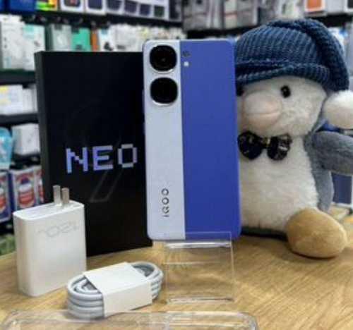 Vivo iQOO Neo9S Pro , 12/256 ГБ