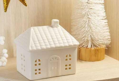 Фарфоровый белый домик