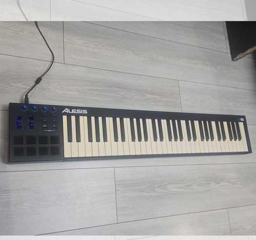 Alesis v61 миди клавиатура