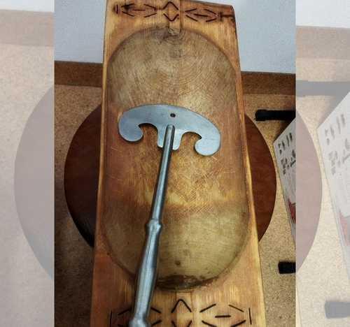 Корыто и топорик для рубки капусты