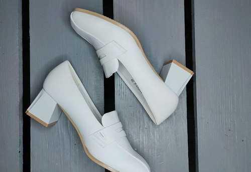 Туфли новые белые, 39 размер