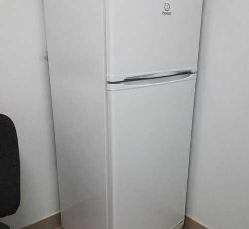 Продам холодильник Indesit ST 14510
