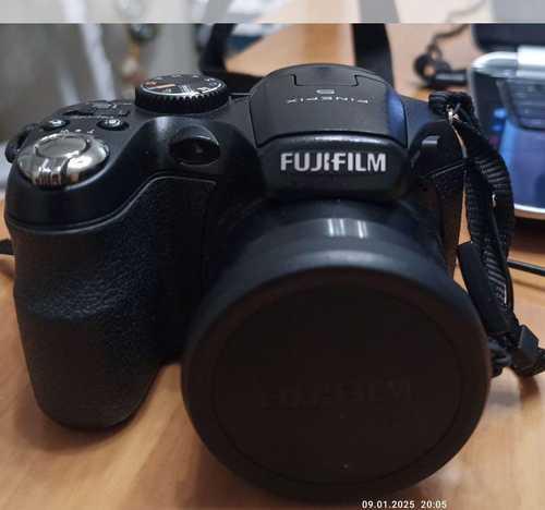 Цифровой фотоаппарат FujiFilm FinePix S2500HD