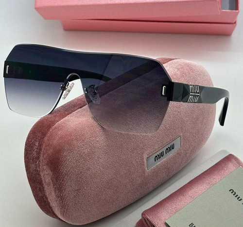 Солнцезащитные очки Miu Miu женские