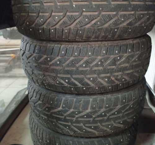 Kormoran Stud 2 215/55 R17