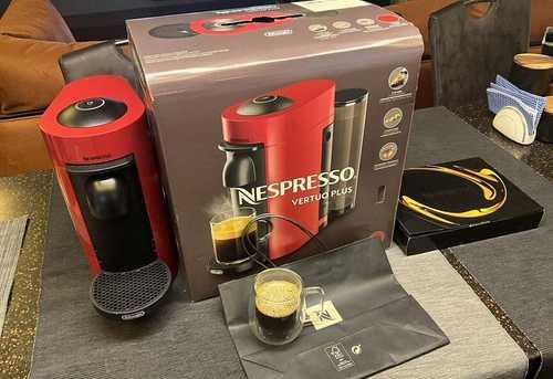 Кофемашина Delonghi Nespresso Vertuo Plus красная