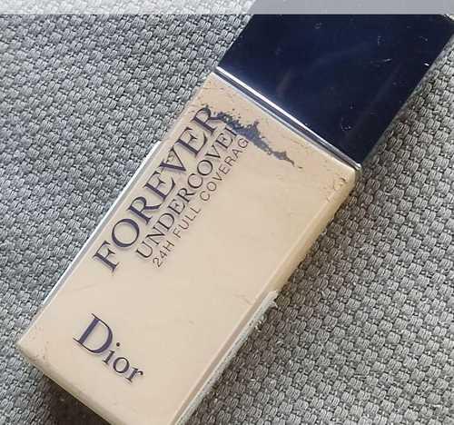 Тональный крем dior Diorskin Forever Undercover