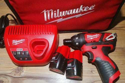 Шуруповерт винтоверт Milwaukee 2401-22 (набор)