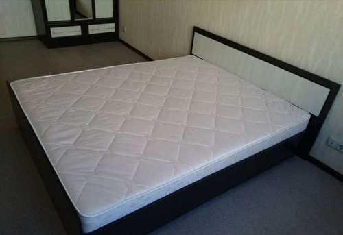 Кровать с матрасом Кровать двуспальная