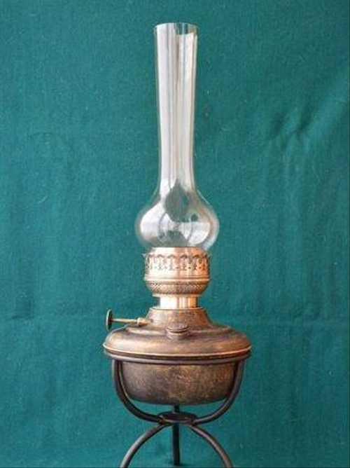Керосиновая лампа (антикварная)