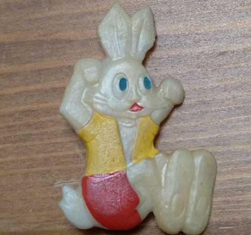 Значок СССР заяц пластик