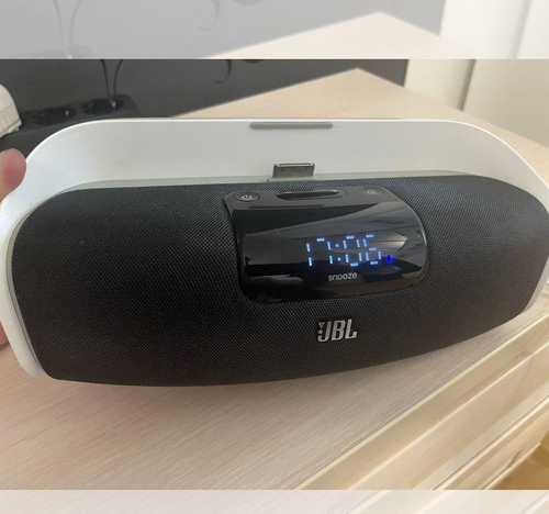 Док-станция JBL OnBeat aWake