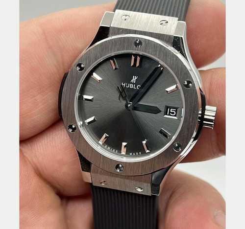 Часы Hublot Classic Fusion 33mm 581.NX.7071.RX