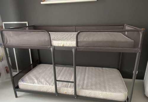 Двухъярусная кровать металлическая с матрасами